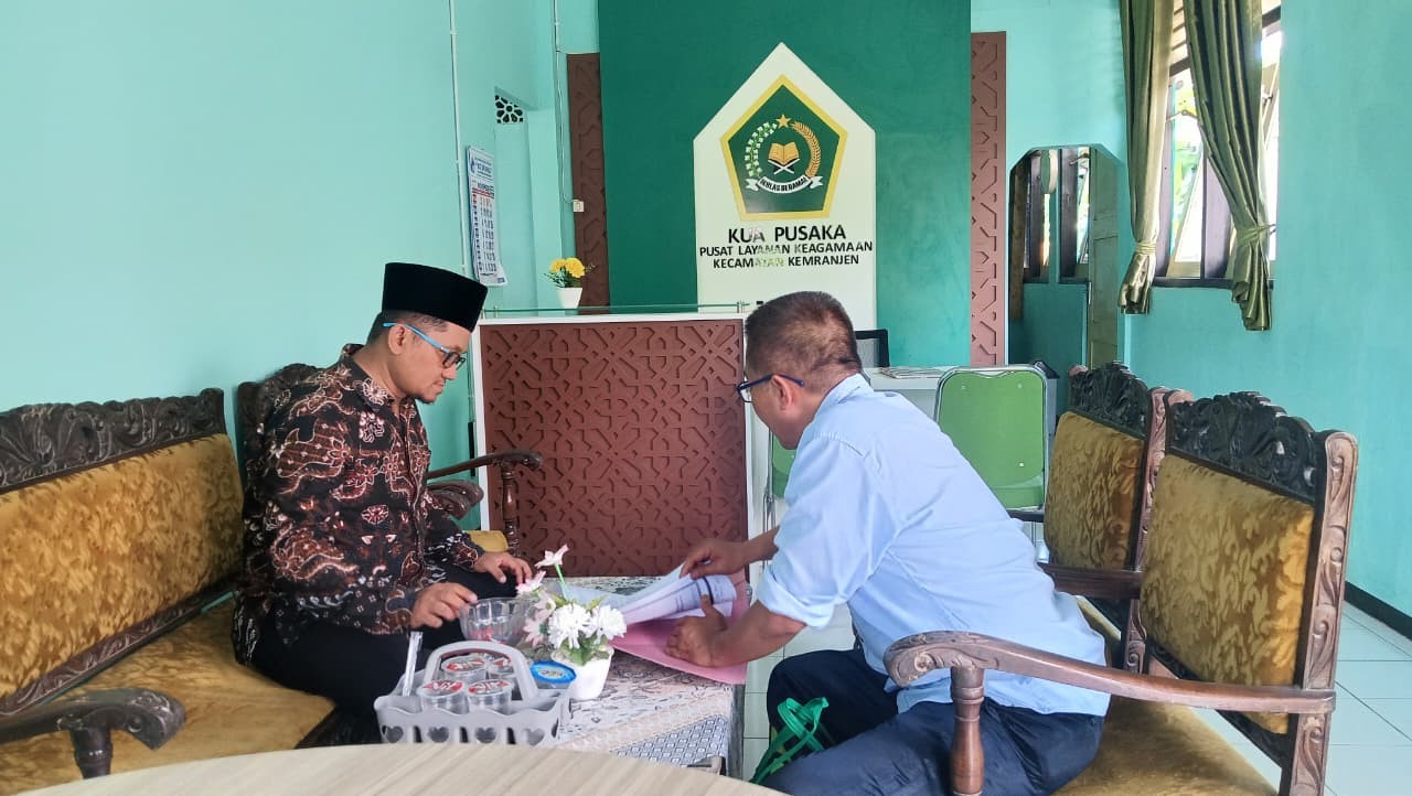 Jam Istirahat Bukan Halangan, KUA Kemranjen Tetap Siaga Layani Publik